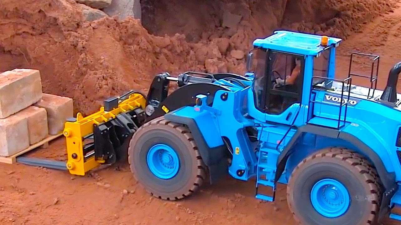 AWESOME RC TRUCKS and RC Wheel Loader at the Constructionworld in ...