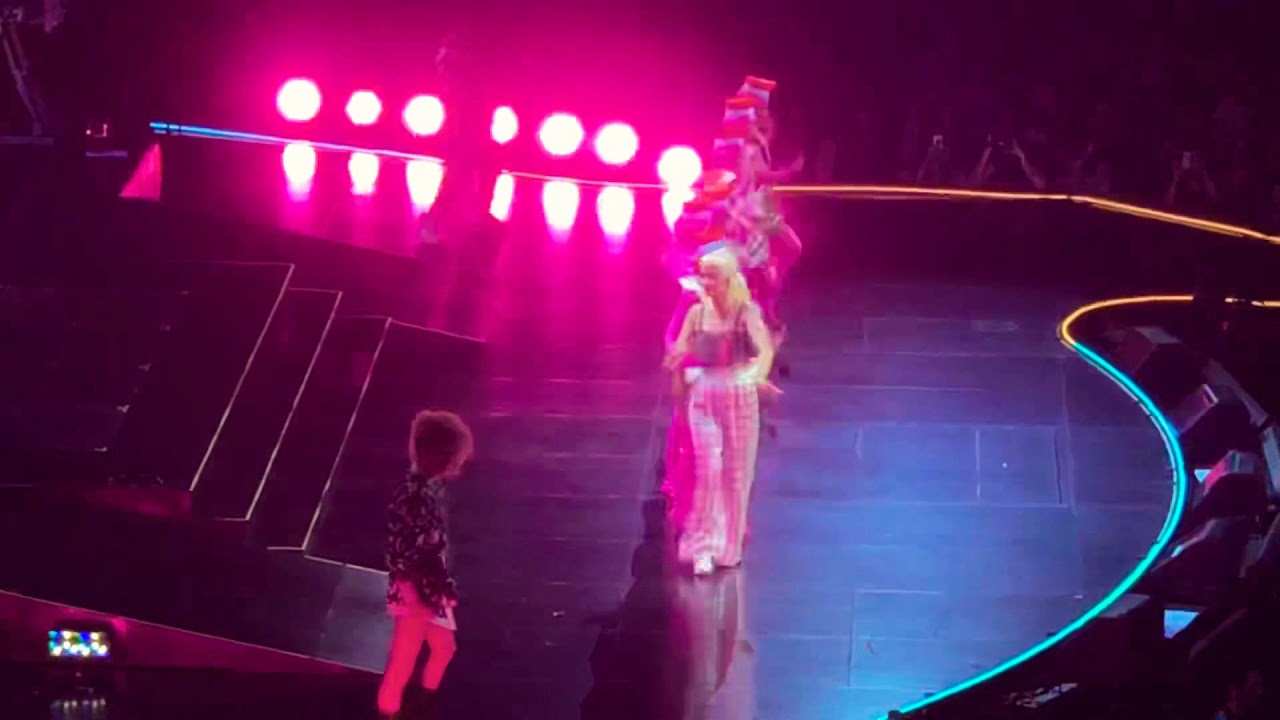 Katy Perry (Live) | California Girls | The Witness Tour - Perth ...