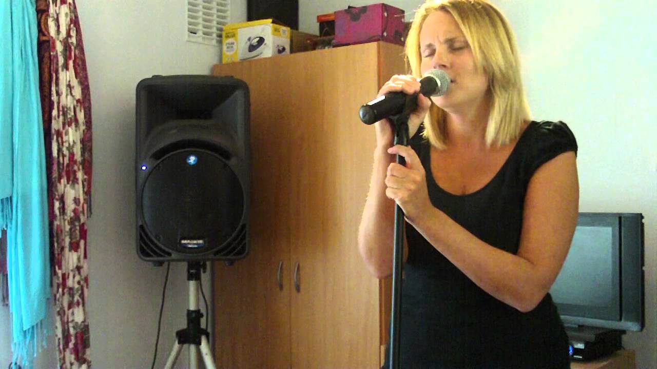 Lucy Winter | Avemaria - Beyoncé (Cover) - YouTube