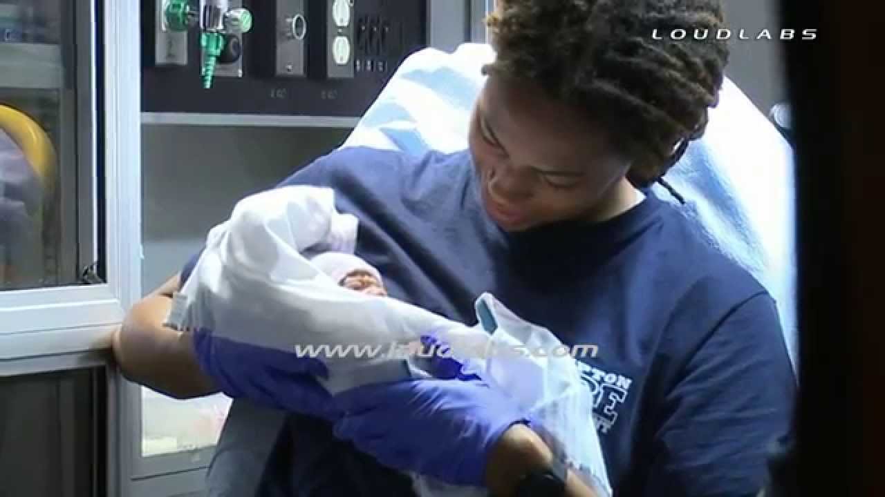 Mother Delivers Baby in Alley on Her Own / Compton RAW FOOTAGE - YouTube