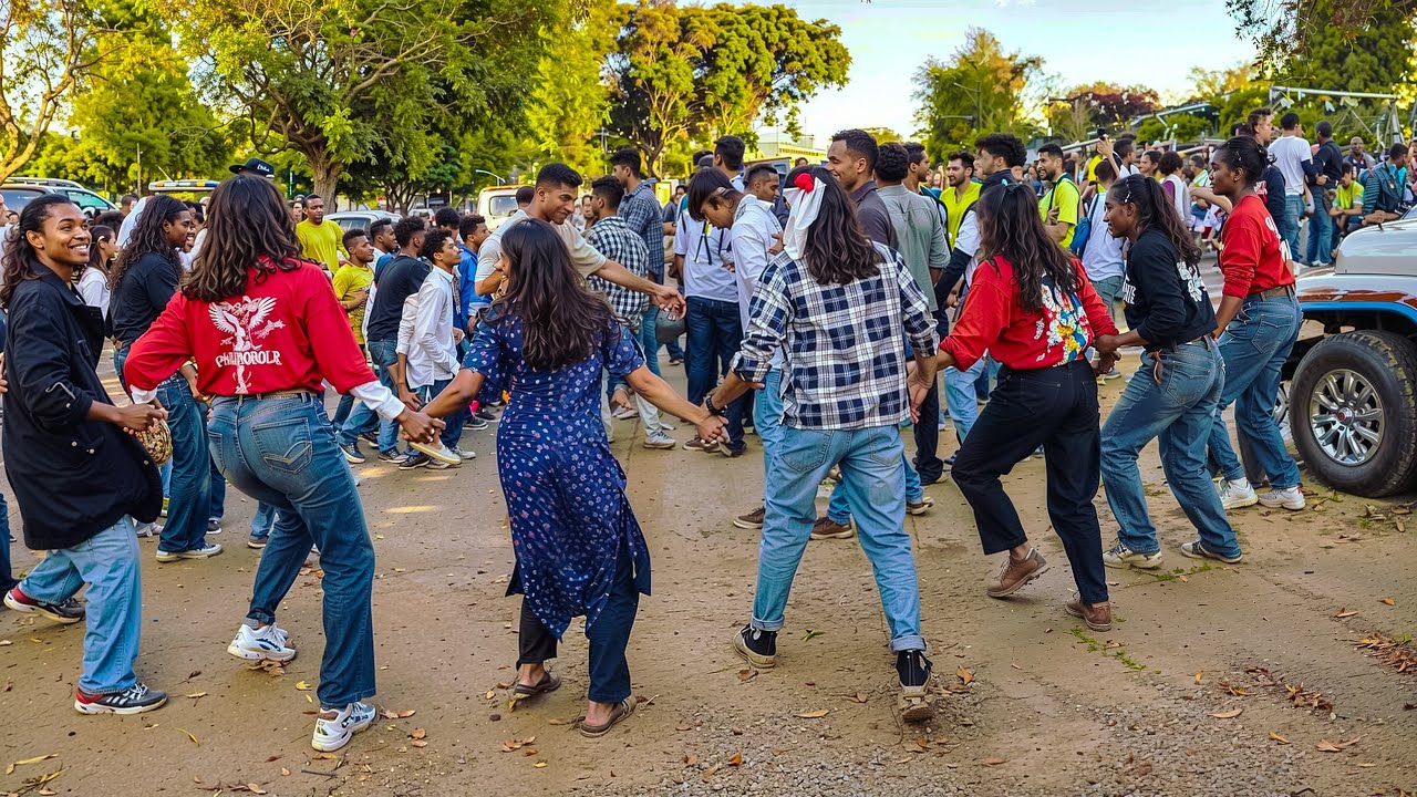 बोतल देखी छोड़ा कुदले आवी || Shadi Dance Video 2025 - YouTube