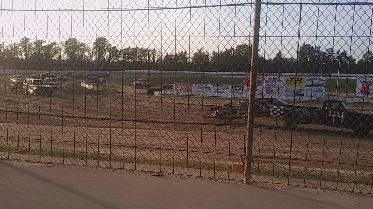 Hartford speedway trailer race 2018 - YouTube