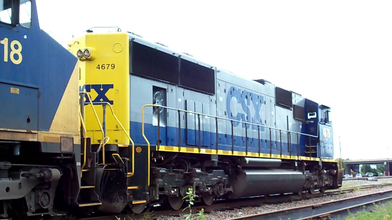 SD70M Throttling Up to Mid Idle - YouTube