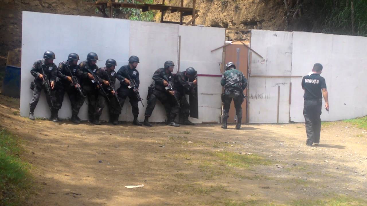 SWAT Team 2 Explosive Entry rifle - YouTube