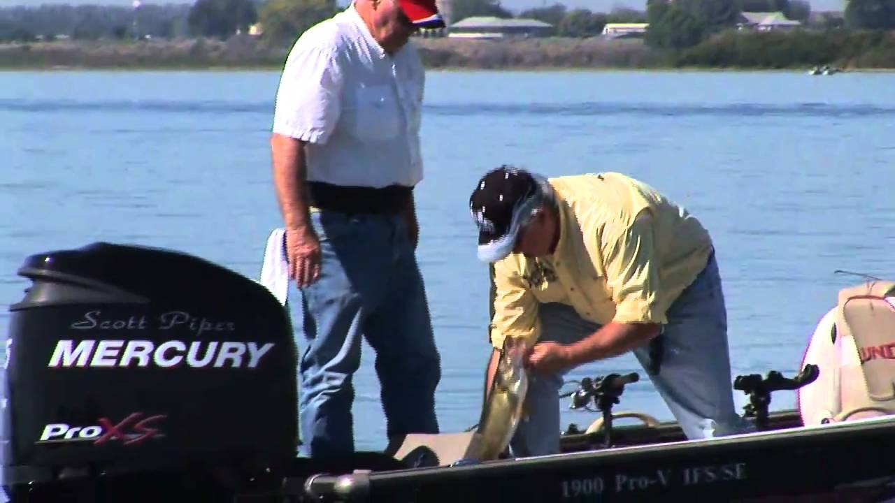 Mack's Lure Walleye Fishing with Wally Pops - YouTube