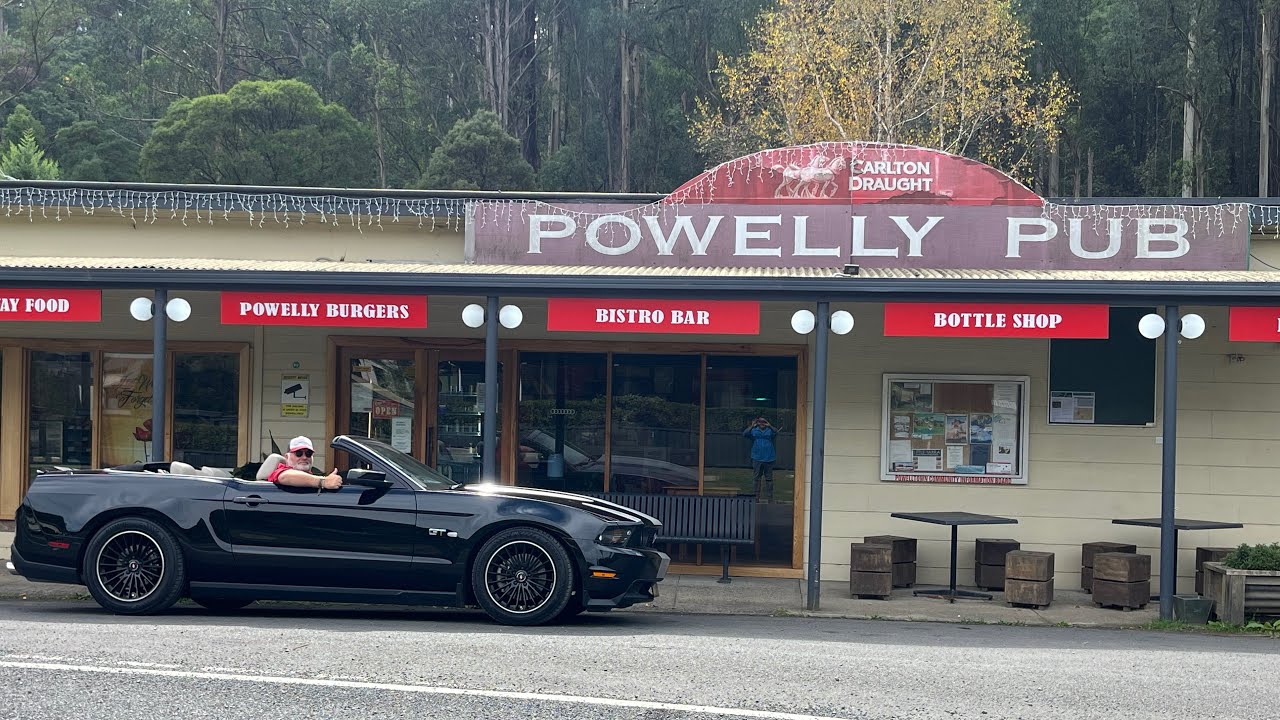 Parma and Pony Life l Powelltown l Powelltown Hotel - YouTube