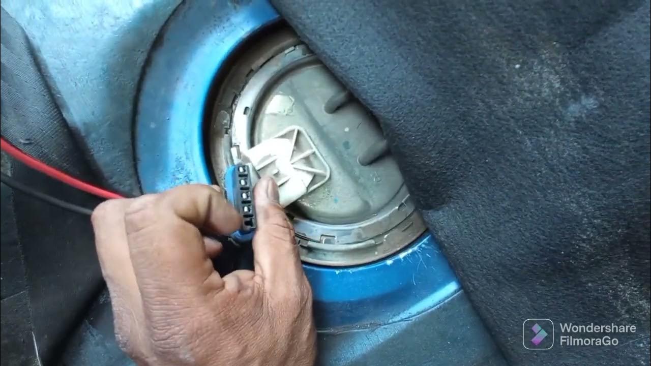 Cómo revisar el circuito de flotador y bomba de gasolina en Chevy C2 ...