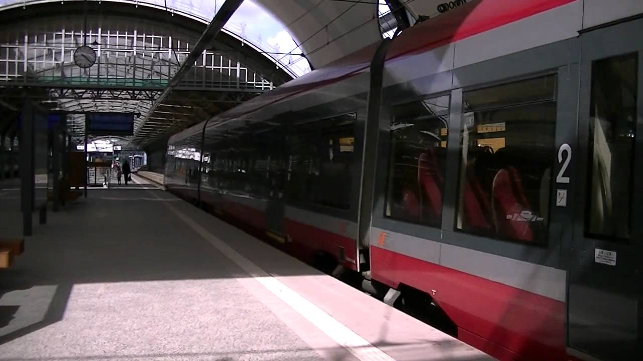 ED74-012 + ED74-008 na stacji Wrocław Główny + zapowiedź - YouTube