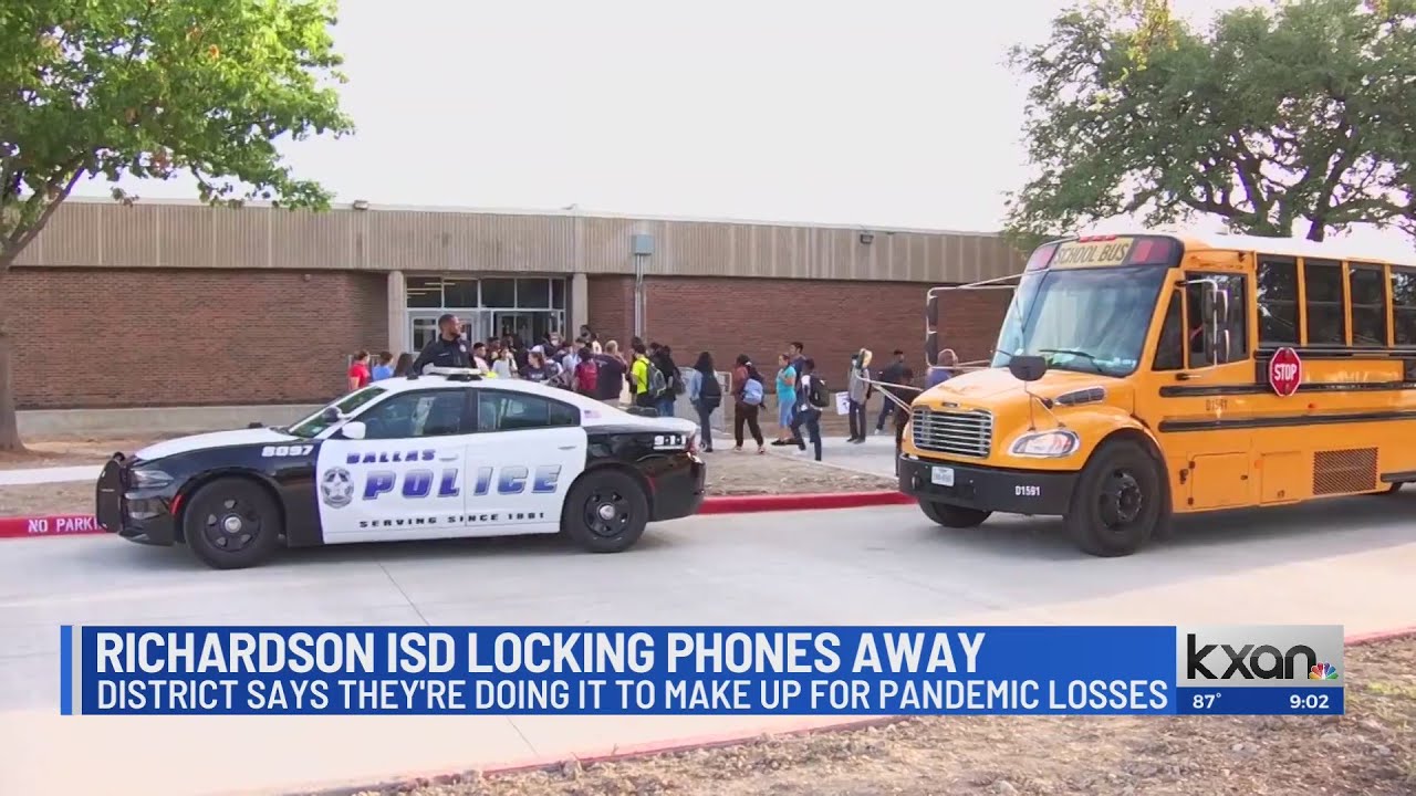 This Texas school district is making students lock up their cell phones ...