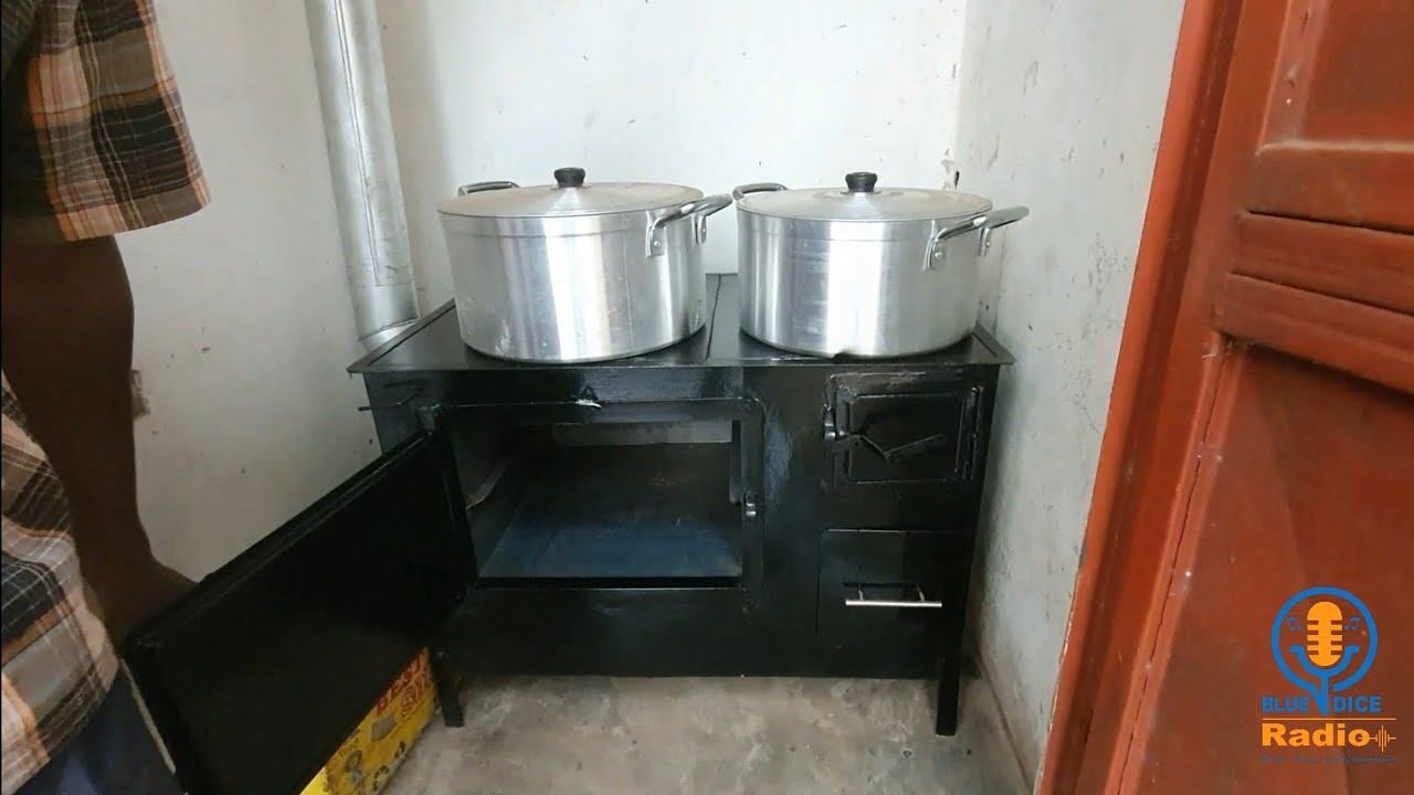 Firewood oven and stove, cooking made easy by Ugandan inventor. - YouTube