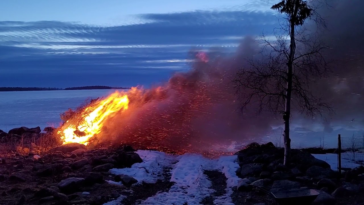 Easter bonfire in Himanka, Finland 2021 - YouTube