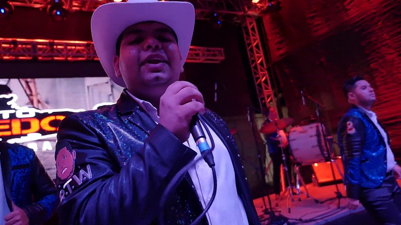 Panchito Arredondo (Propiedad Privada) En vivo Con Banda - YouTube