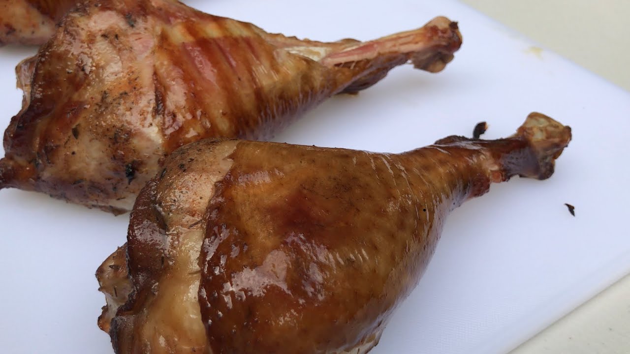 Weber grill versus WSM: Disney style turkey legs - YouTube