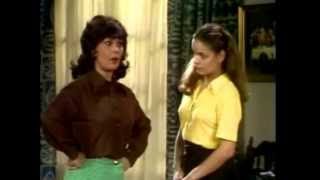 ¿Que Pasa USA Episode 17 (Abuela Adela Speaks English) - YouTube