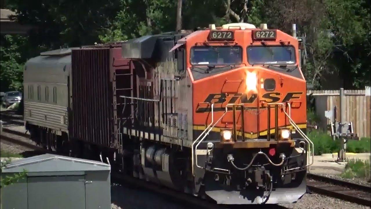 WB BNSF 6272 with Geometry Car - YouTube