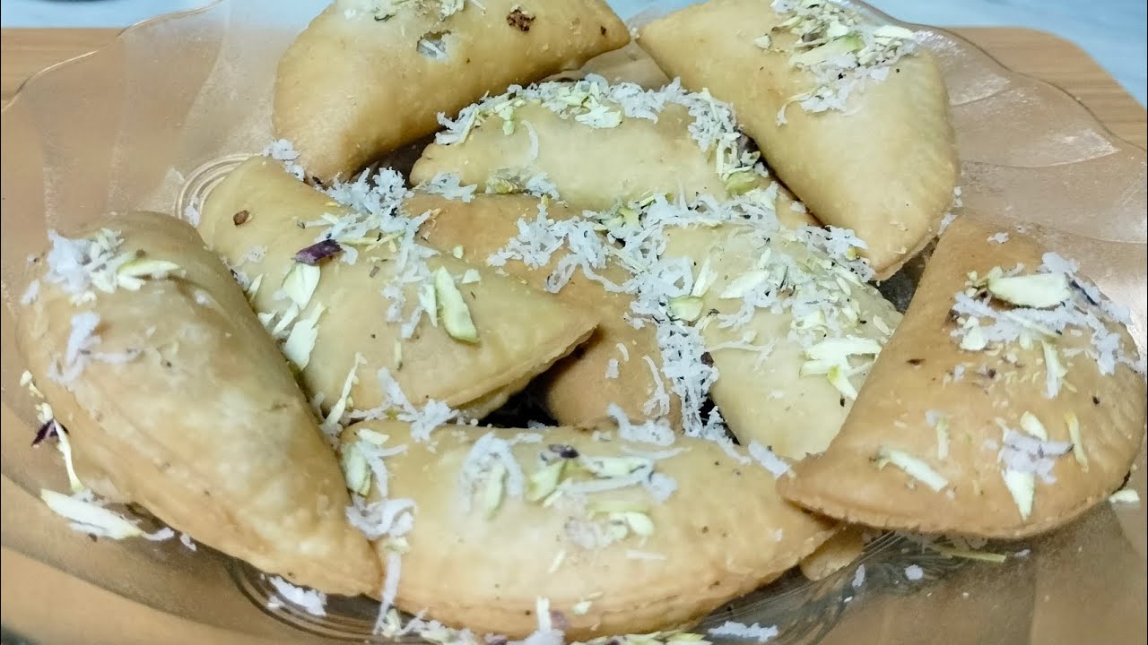 Holi Special Mava Gujiya | मावा गुजिया बनाने की विधी |Karanji Recipe ...