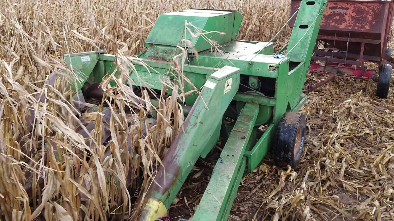 John Deere 300 corn picker! Picking corn part 1 - YouTube