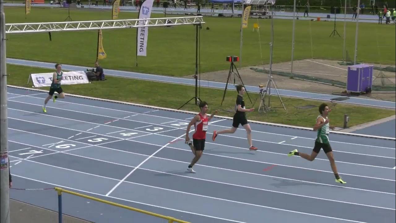 MU18 110m horden, heat 1 - YouTube