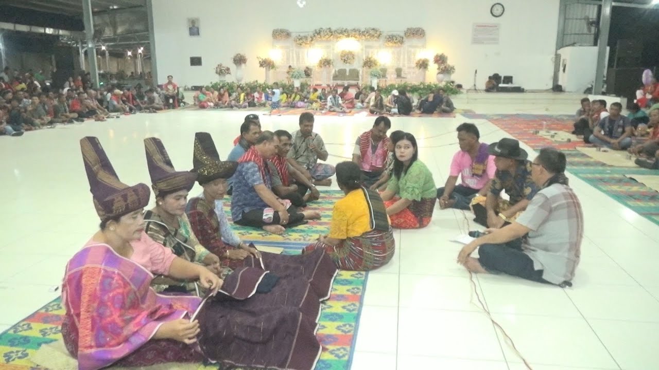 Nganting Manuk // Perjabun Dicky Nando Sitepu & Novika Br Gurky, S Pd // Jambur Tana - YouTube