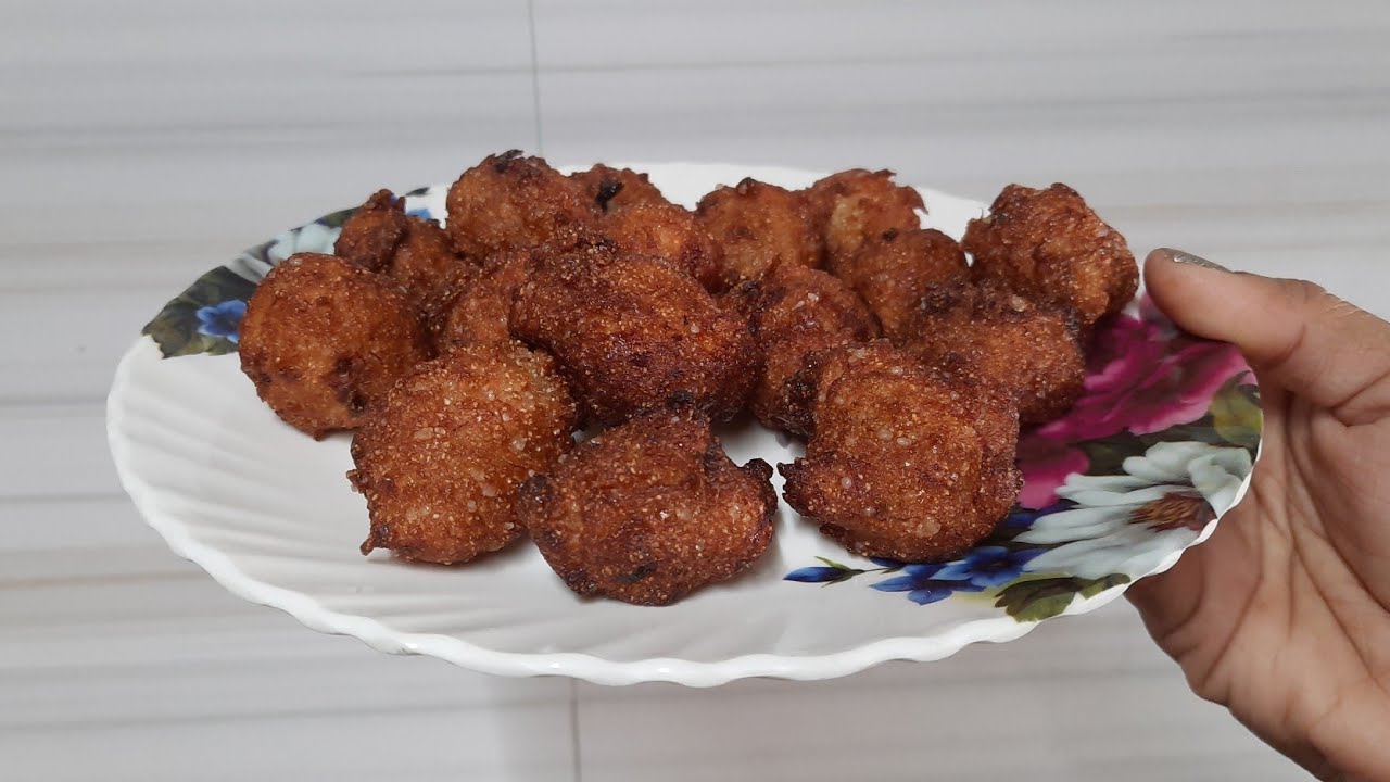 Sweet Banana Pakoda | गोड केळीची भजी | Evening Snacks | Beena's Rasoi ...