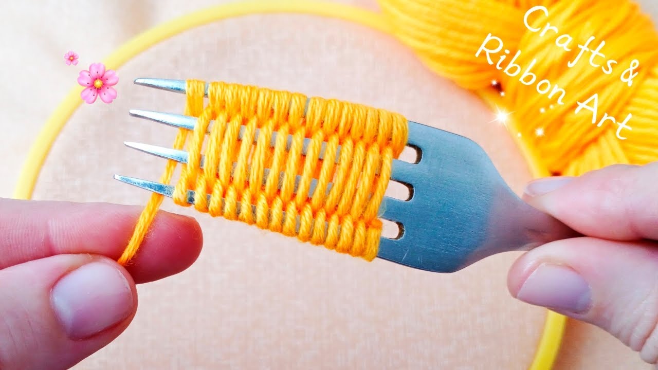 It's so Cute 💖🌟 Superb Fluffy Woolen Flower Making Idea with Fork - DIY ...