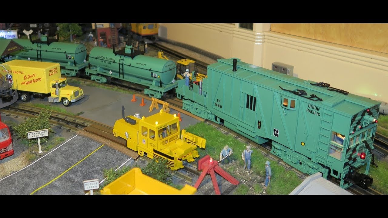 MTH Premier Union Pacific 3-Car Weed Sprayer Set O Gauge - YouTube