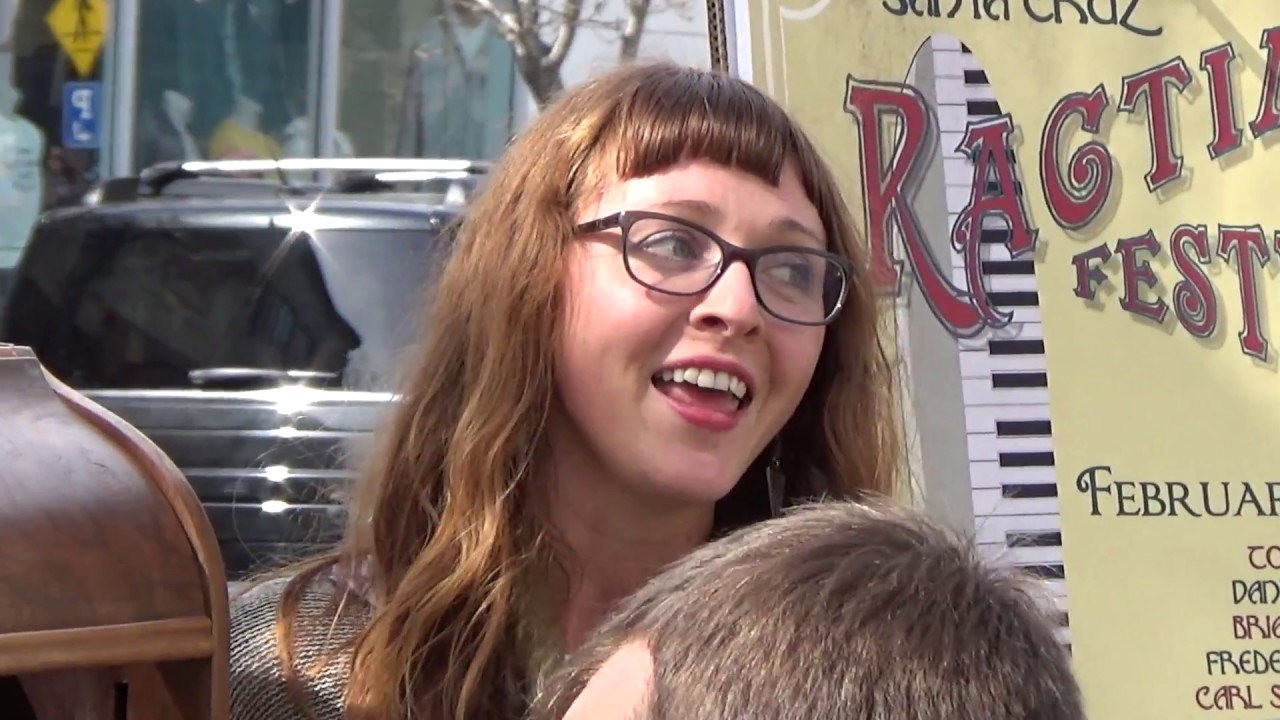 "Smile" sung by Rachael Williams, with Kylan deGhetaldi, downtown Santa ...