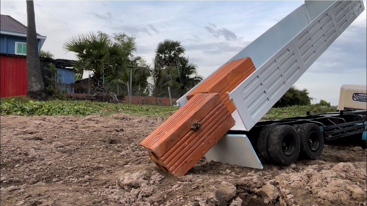 Transport of stones to muddy ground.Rc Trucks.Rc Hino.Remote Control ...