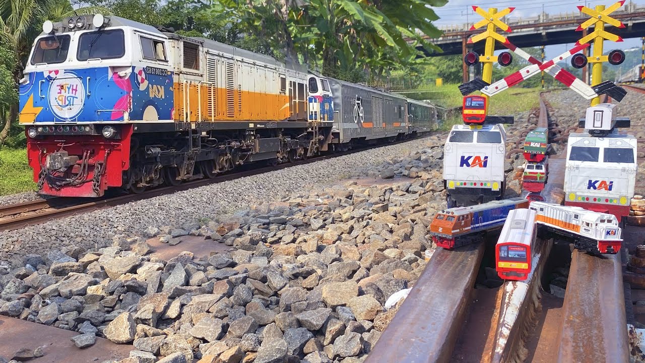 Kereta Api Kayu CC206 Cc201 Dan Cc203 Berkumpul Di Wesel - Review ...