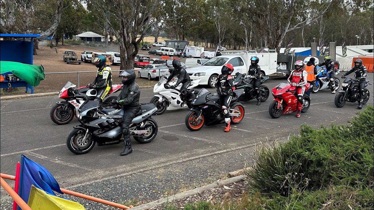 Broadford track day - YouTube