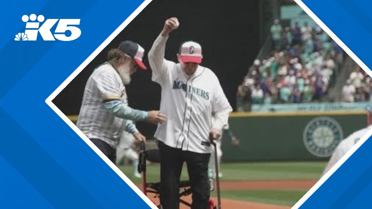 102-year-old World War II veteran throws out first pitch - YouTube