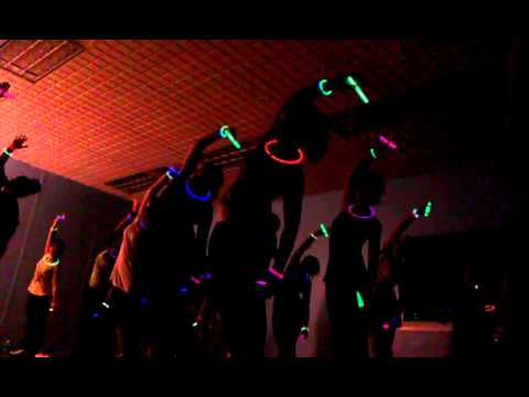 Glow in the Dark ZUMBA party - YouTube