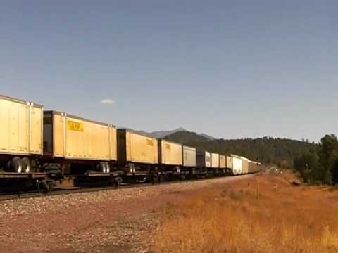Phoenix bound BNSF 7279 west at Maine, AZ - YouTube