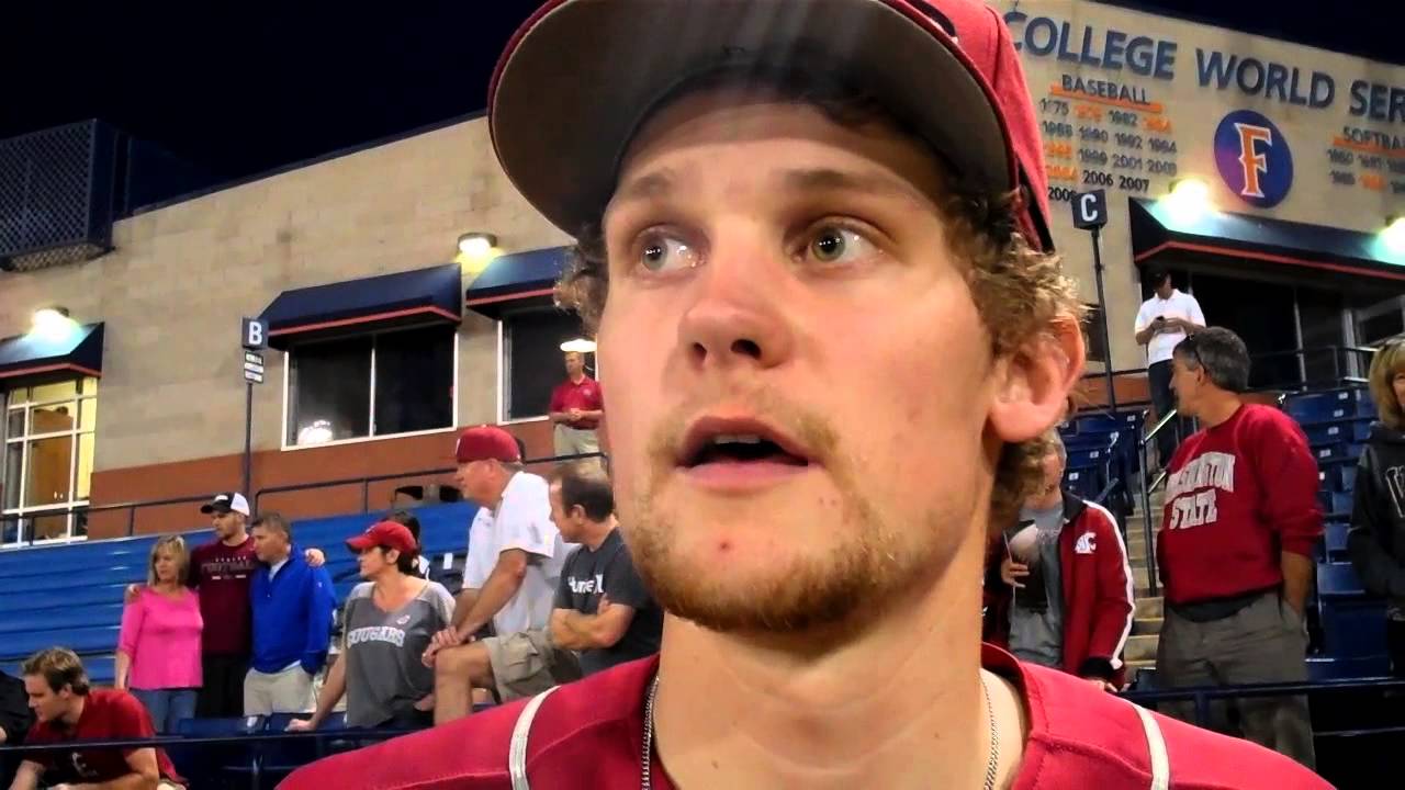 Jason Monda after his game-winning hit at #1 Cal State Fullerton. - YouTube