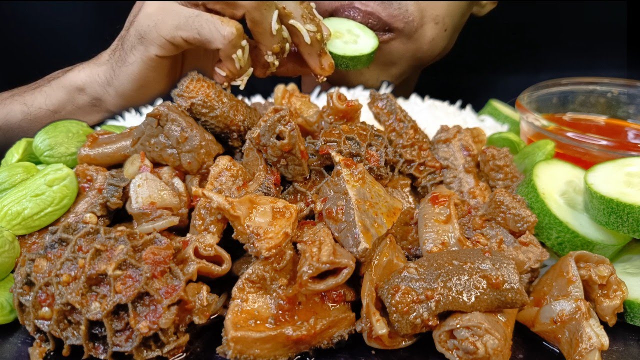 ASMR EATING || Eating Spicy Beef Intestine Curry & White Rice - YouTube