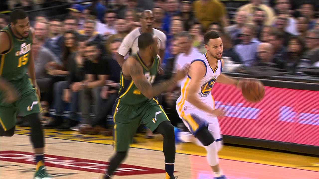 Steph Curry Throws The Behind The Back Assist! - YouTube