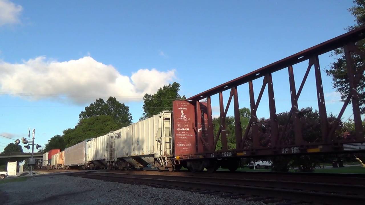 UP 7325 (EMD SD90 43 MAC) Leads NS V18 - YouTube