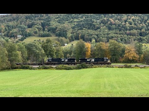 NS 4095 leads 30T with a short horn show - YouTube