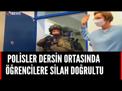 POLİSLER DERSİN ORTASINDA ÖĞRENCİLERE SİLAH DOĞRULTU