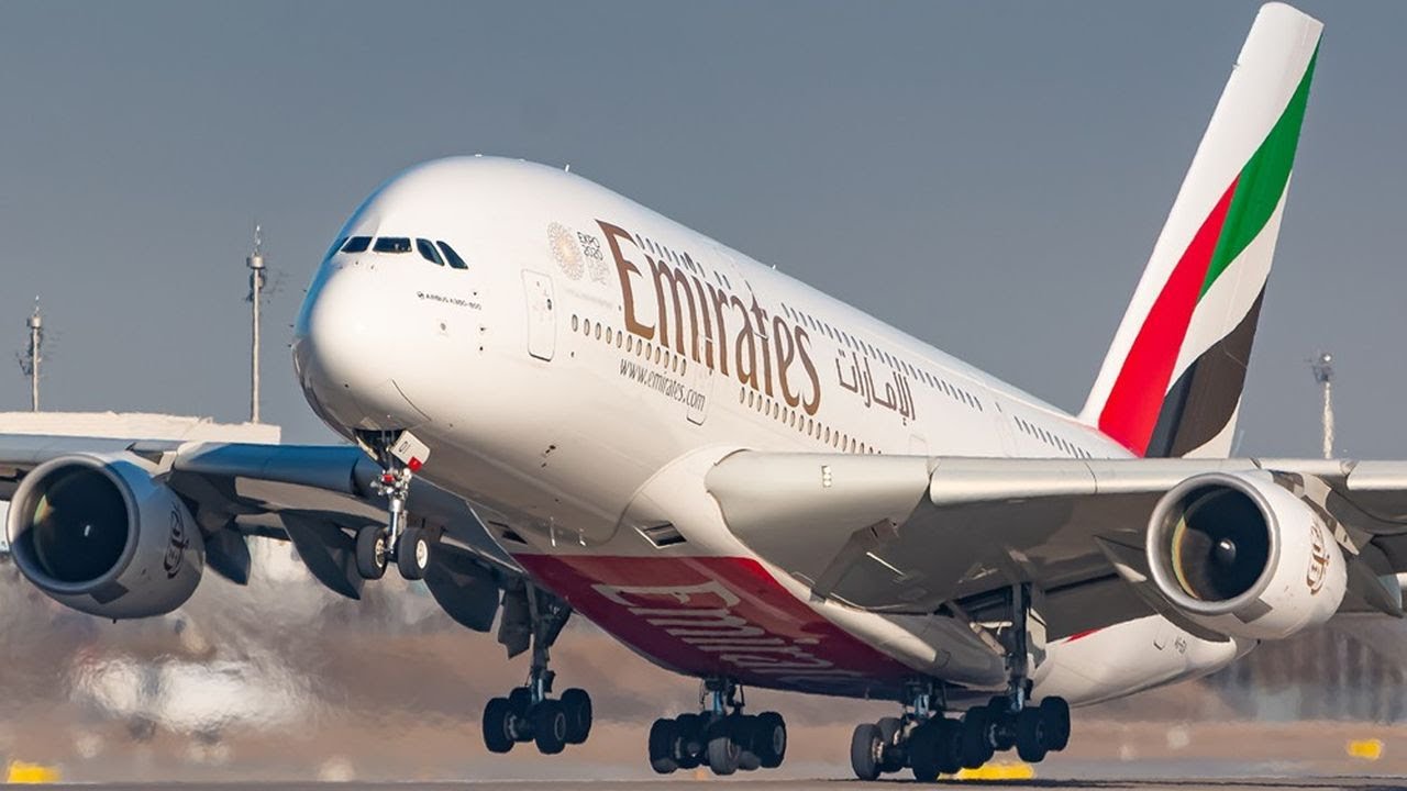 Emirates A380 Cockpit Landing in Dubai by night. - YouTube