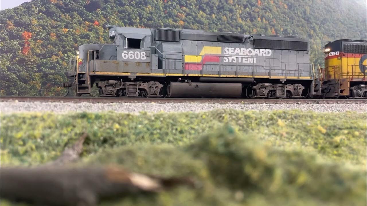 Athearn SD40-2 and GP40-2 with Scale Sound Systems speakers Soundtraxx Econami and Tsunami2 ...