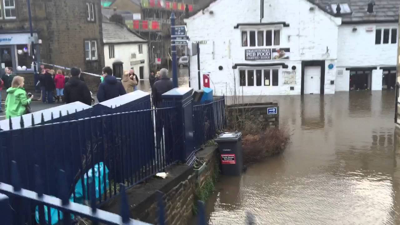 Bingley flash flood 26/12/2015 - YouTube