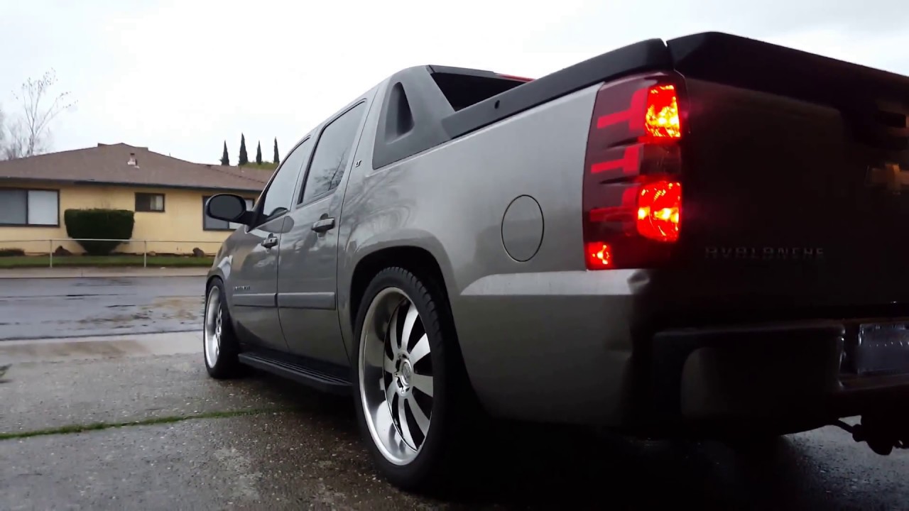 08 Avalanche on 24s,3/5 drop, kicker subs,flowmasters - YouTube