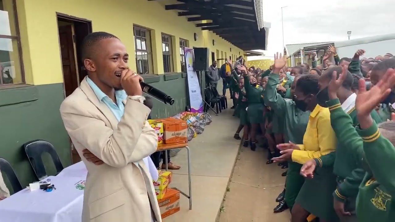 King Nuba inkosi yothisha ufike kwajabula abafundi eHarding kwaMachi ...