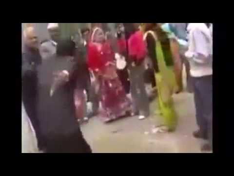 Gerdek Gecesi Heyecanı İle Yerinde Duramayan Damat