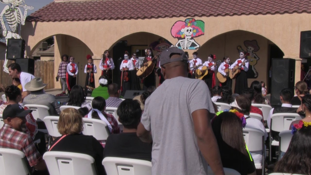 Beginning Mariachi 1st song - YouTube