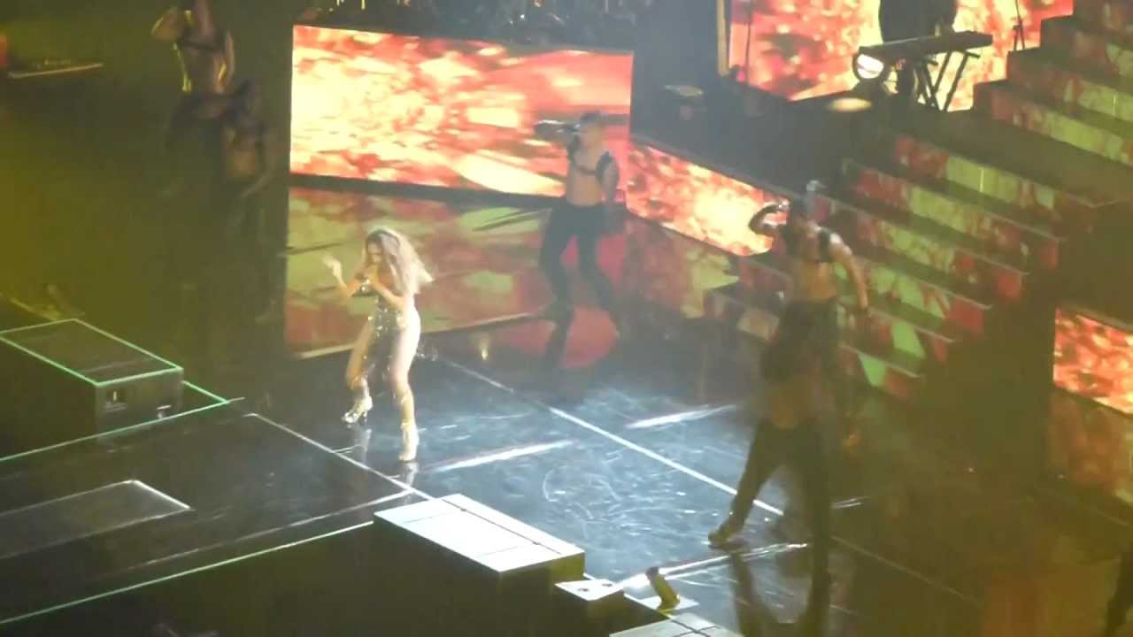 Jennifer Lopez - On The Floor (Live at Mohegan Sun Concert 22/10/11 ...
