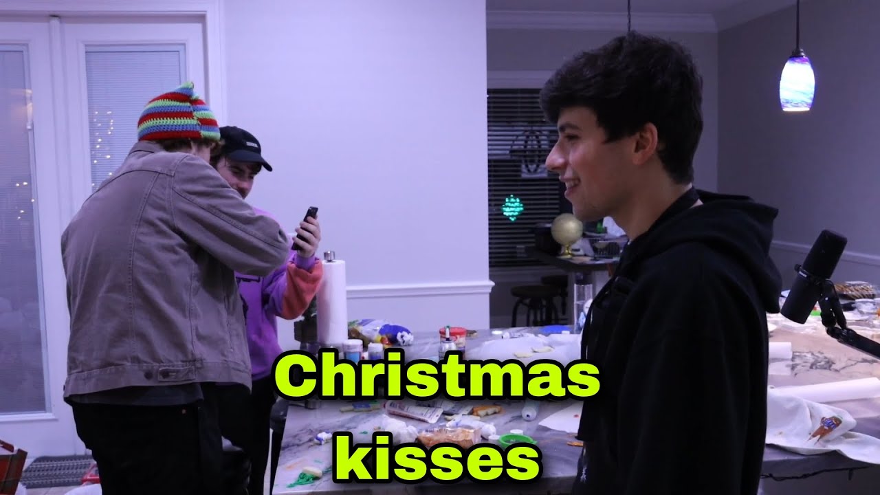 Dream And Sapnap Kissing On Front Of George Christmas Youtube