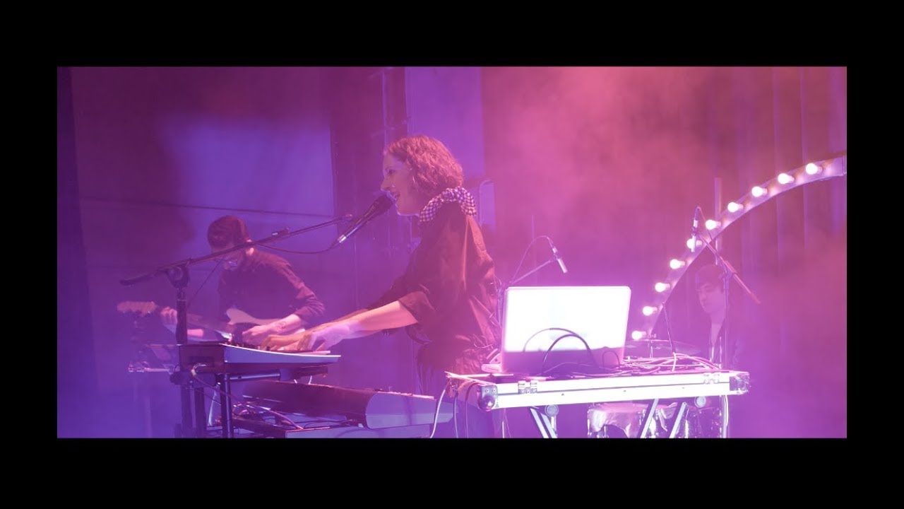 Dorothy Bird - Out of the Dark (Live in Säälchen, Berlin) - YouTube