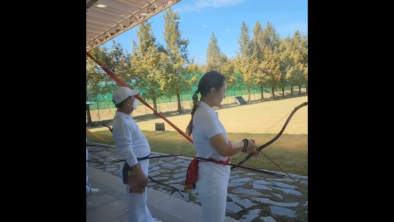 archery 🇰🇷 gungdo gukgung 궁도 국궁 궁체 여무사 활쏘기 관중 양평정 대회 korean bow korean ...